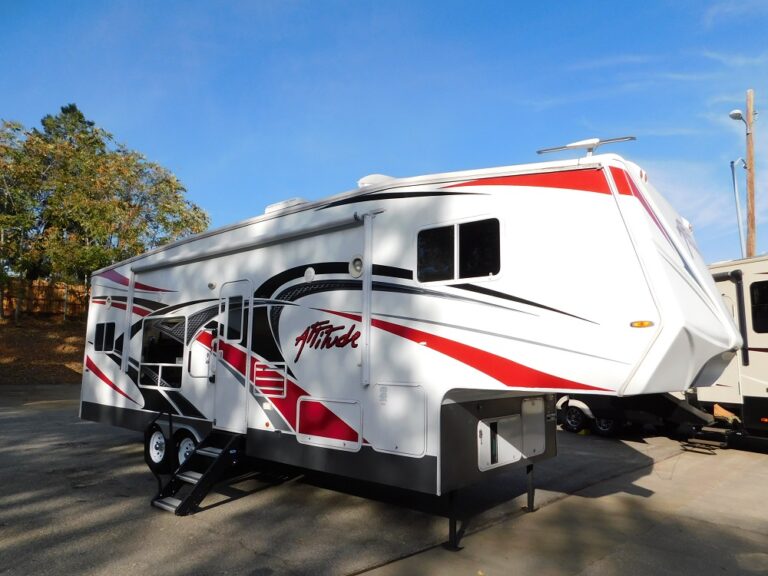2012 Eclipse Attitude 28 AKL Toy Hauler - RV Connection