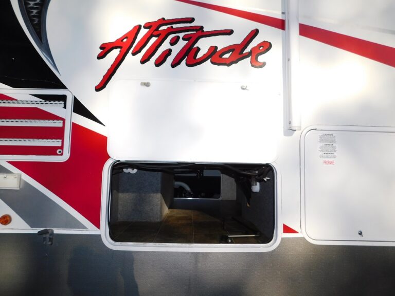 2012 Eclipse Attitude 28 AKL Toy Hauler - RV Connection