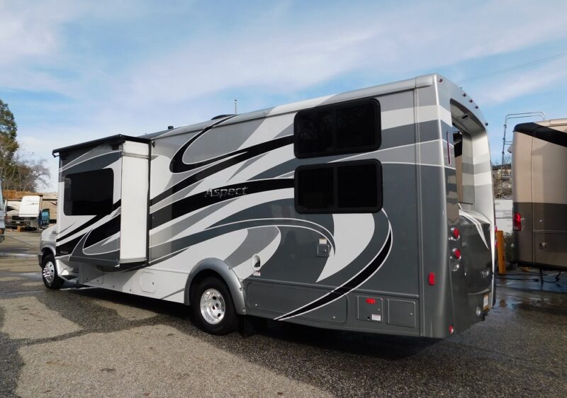 2016 Winnebago Aspect 27D - RV Connection