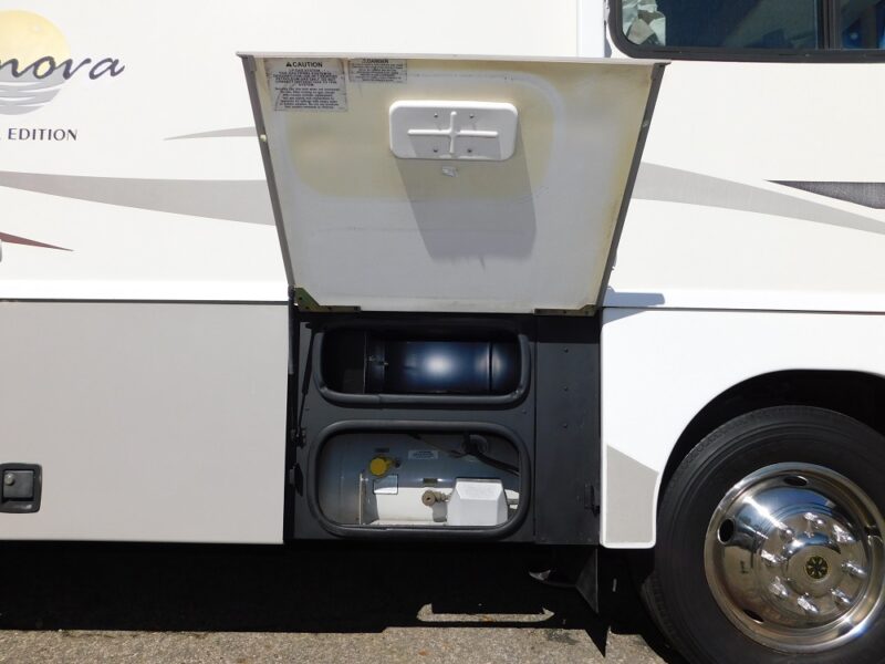 2005 Winnebago Itasca Sunova 29R - RV Connection