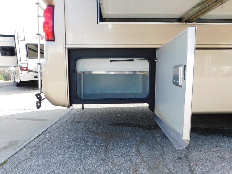 2007 Monaco Monarch 33PBD - RV Connection