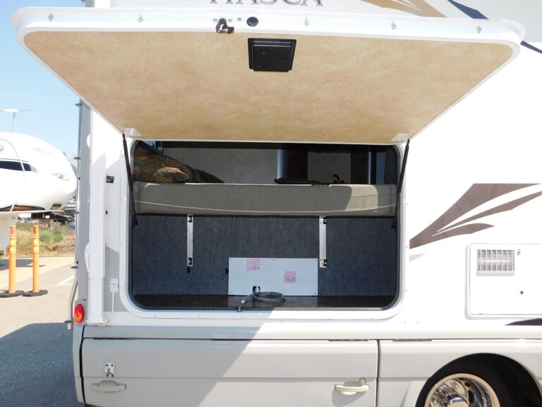 2008 Winnebago Navion 24J Mercedes Sprinter - RV Connection