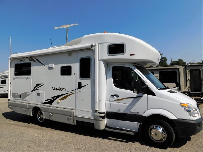 2008 Winnebago Navion 24J Mercedes Sprinter - RV Connection