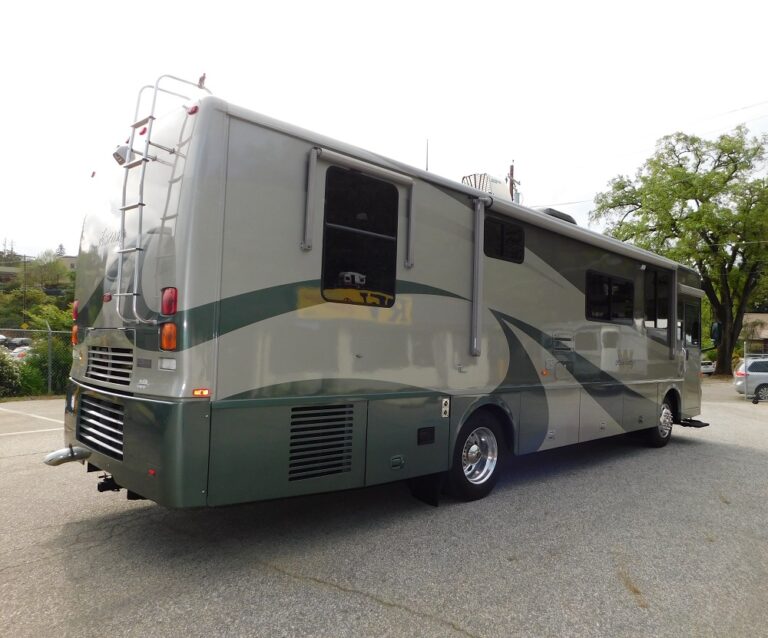 2005 Winnebago Journey 34H 350hp Turbo Diesel - RV Connection