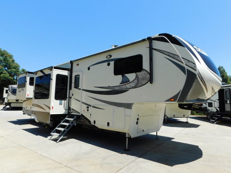 2017 Grand Design Solitude 375RES 5th Wheel with 5 Slides - RV Connection