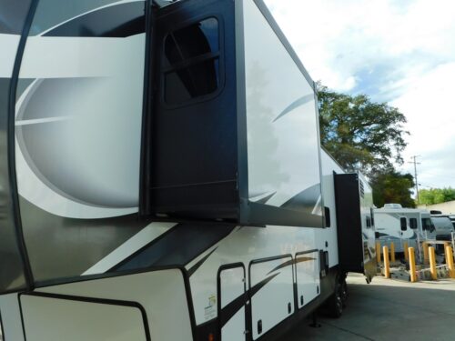 2022 Yukon 400RL 5th Wheel w/3 Slide-outs - RV Connection
