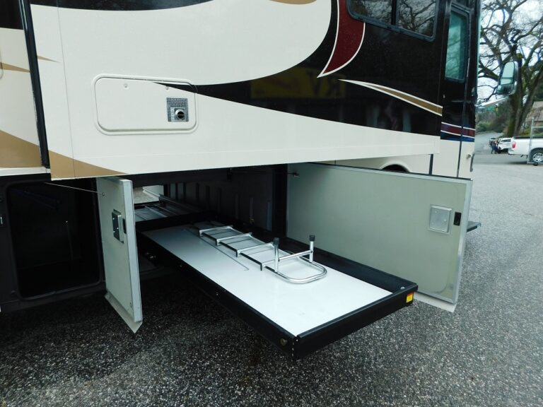 2008 Monaco Diplomat 36PDQ Turbo Diesel with 4 Slides - RV Connection